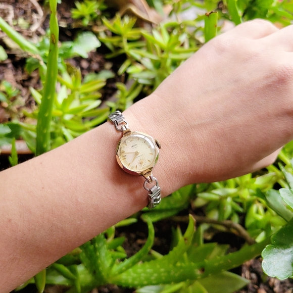 Accessories | Vintage Smiths 7 Jewels Gold Silver Stretch Watch | Poshmark